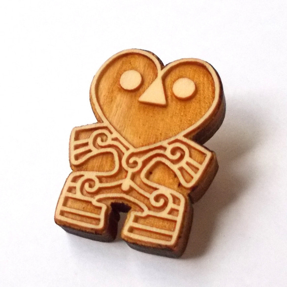 ハート形土偶ヒノキブローチ ブローチ 面白札屋 通販｜Creema(クリーマ)