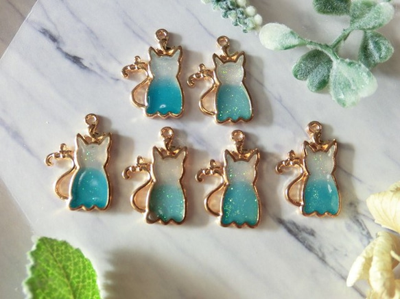 6個 セレブスタイルカラフルチャームセット 猫 約26mm×17mm T420 チャーム taoxin 通販 6288318｜Creema(クリーマ)