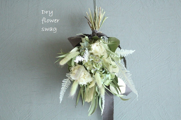 ナチュラルカラーのドライフラワースワッグ ドライフラワー I Bee...flower&green 通販｜Creema(クリーマ)