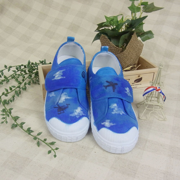 385 空柄 キッズ 子供用 ブルー スニーカー 18.0cm 靴 きりんの網目 通販｜Creema(クリーマ) 1479887