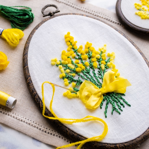3月8日はミモザの日】ミモザの花刺繍制作キット【大枠】_A.F.E 3月8日はミモザの日】ミモザの花刺繍制作キット【大枠】_A.F.E