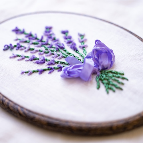 ラベンダーの花刺繍制作キット【【大枠】_A.F.E 10 〜大きな刺繍 ラベンダーの花刺繍制作キット【【大枠】_A.F.E 10 〜大きな刺繍