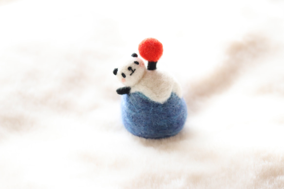 受注製作 日の出を操るパンダ 羊毛フェルト ぬいぐるみ ぱんだ王国 通販 10012828｜Creema(クリーマ)