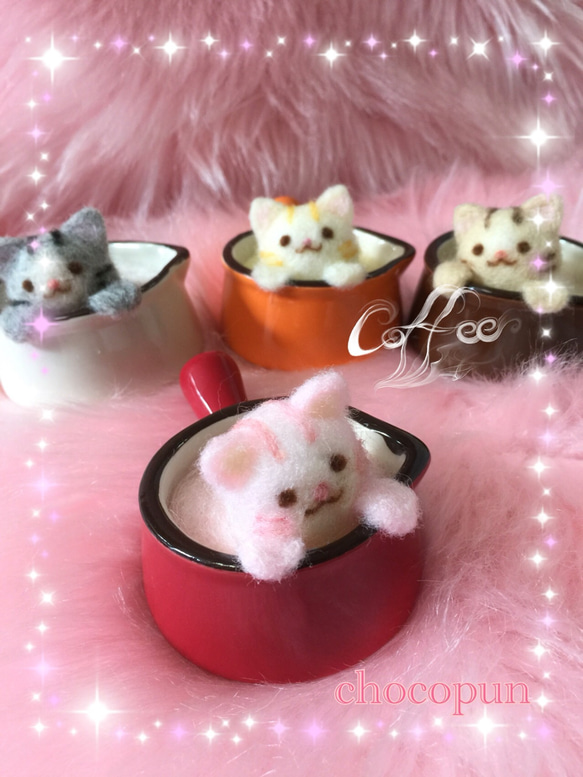 ラテアートなカップのふちにゃん☆ももトラinいちごラテ♡羊毛フェルトのふわふわにゃんこ☆ 『キャラクター祭2019』 ぬいぐるみ ...