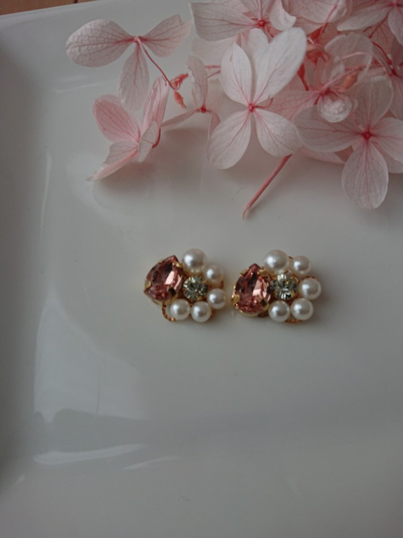 Cegl ビジューとパールのピアス ピアス（その他） たんぽぽ 通販 7246026｜Creema(クリーマ)