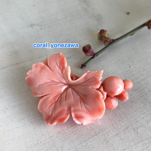 ワケあり処分品・珊瑚彫刻物ブローチ〜葡萄〜 その他アート coshiyo yonezawa 通販 5292776｜Creema(クリーマ)