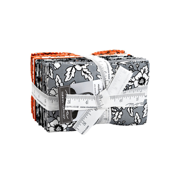 USA moda midnight magic II 30枚セット 生地 ハートフルバザール 通販 12188998｜Creema(クリーマ)