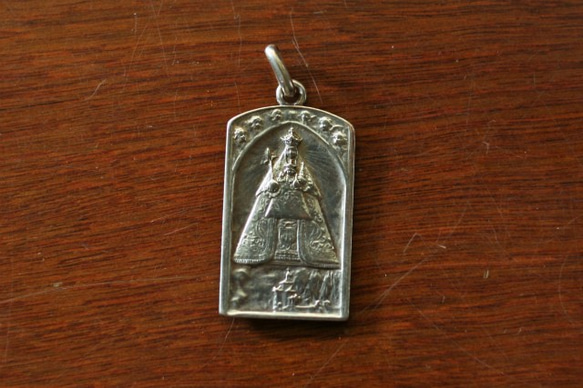 シルバーメダイのペンダントトップ2 ペンダントトップ gyusshop 通販｜Creema(クリーマ) 2275904