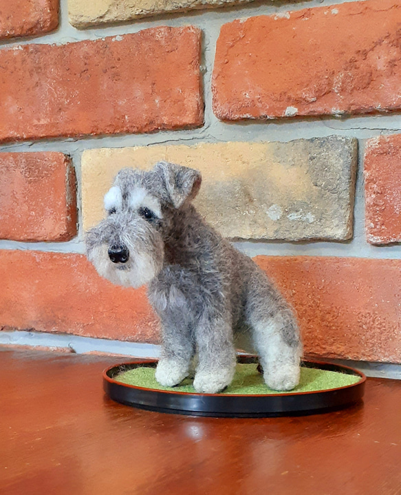 羊毛わんこ(おつとめポーズ？！シュナウザー) 羊毛フェルト おじゃじゃ 通販 12612840｜Creema(クリーマ)