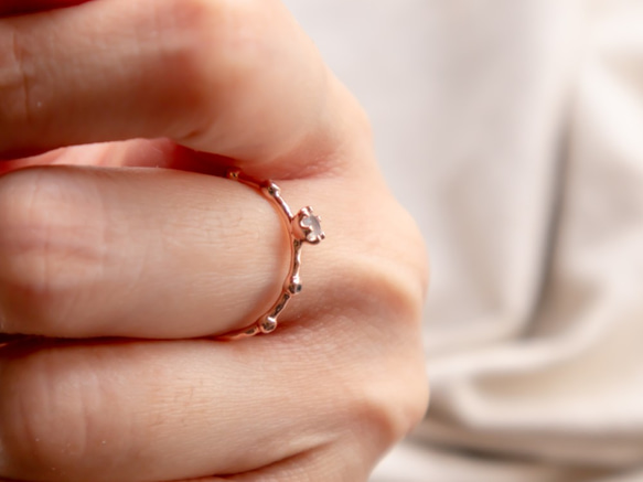 [433 Studio] 925 silver Blossom Ring 六爪圓形拉長石 + 小圓彩虹月光石戒指 戒指 433Studio 的 ...