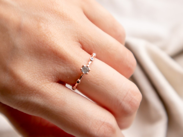 [433 Studio] 925 silver Blossom Ring 六爪圓形拉長石 + 小圓彩虹月光石戒指 戒指 433Studio 的 ...