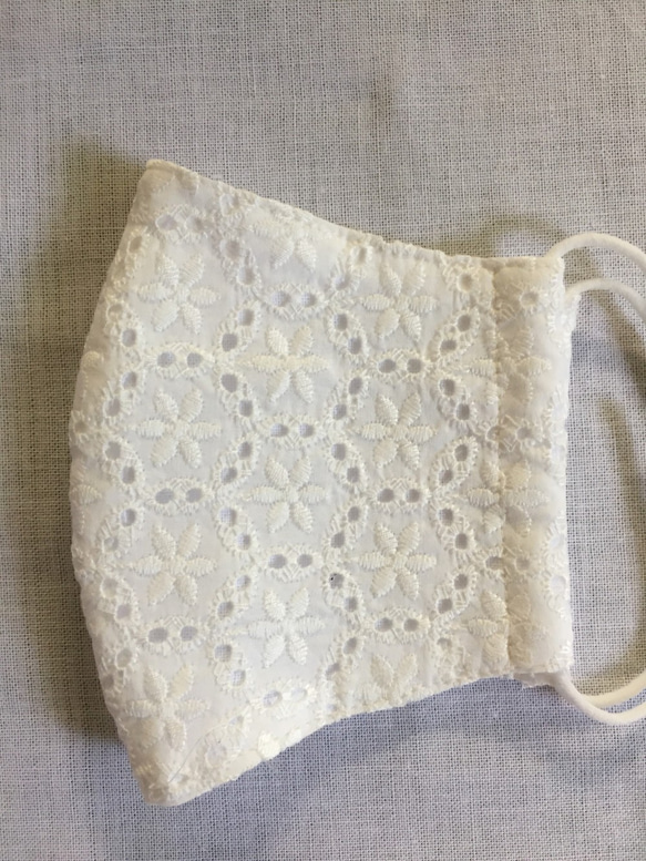 送料無料 まぁるいレース刺繍のマスク 【女性サイズ 高校生 小学高学年もOK！】立体マスク その他ファッション Atelier moko 通販 ...