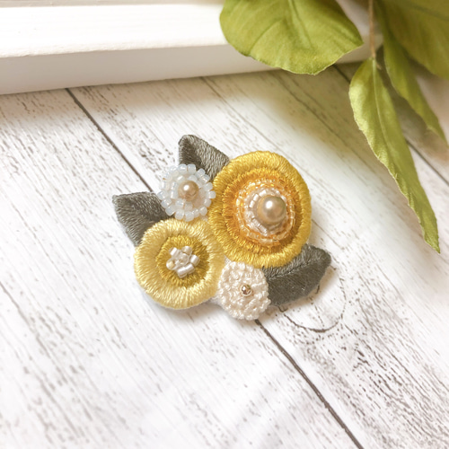 丸花イエローとパールのビーズ刺繍ブローチ ブローチ P&B 通販 丸花イエローとパールのビーズ刺繍ブローチ ブローチ P&B 通販