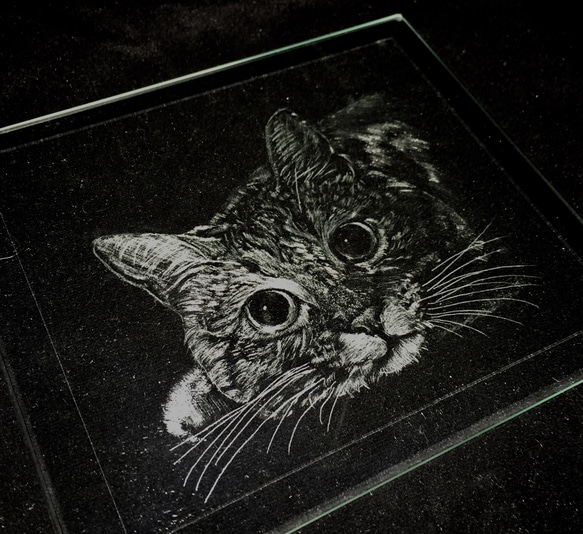 Mサイズのプレートに ️ ワンちゃんネコちゃんをそっくりに彫ります（オーダーメイド） その他アート Mari's gls studio 通販 ...