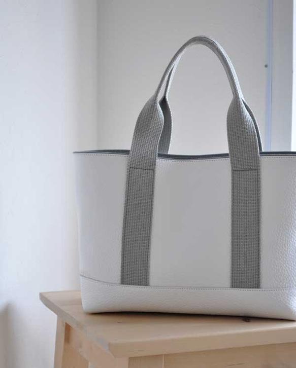 シンプルトート ミニ （ ピュアホワイト / シルバーグレーハンドル ） トートバッグ St.Agata 通販 1796902｜Creema ...