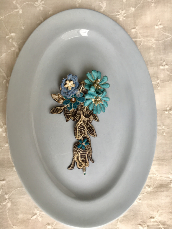 ブルーデイジーとバラ ブローチ didi_yh 通販｜Creema(クリーマ) 7589012