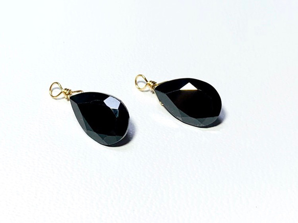 【天然石チャーム】ブラックスピネルAAA 14kgf 2個 ハンドメイド素材 天然石 NIAMU 通販 8613313｜Creema(クリーマ)