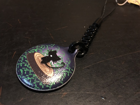 スマホクリーナー 切り株の猫 その他携帯アクセサリー かにゃんクリエイト 通販 3004130｜Creema(クリーマ)