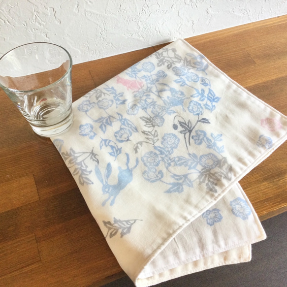 型染ハンカチ大(二重) 花喰む兎 BL ハンカチ・手ぬぐい 型華 通販 11601847｜Creema(クリーマ)