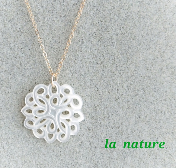 《訳あり》14kgf ホワイトシェル透かしコイン ロングネックレス ネックレス・ペンダント la nature 通販 11788108 ...
