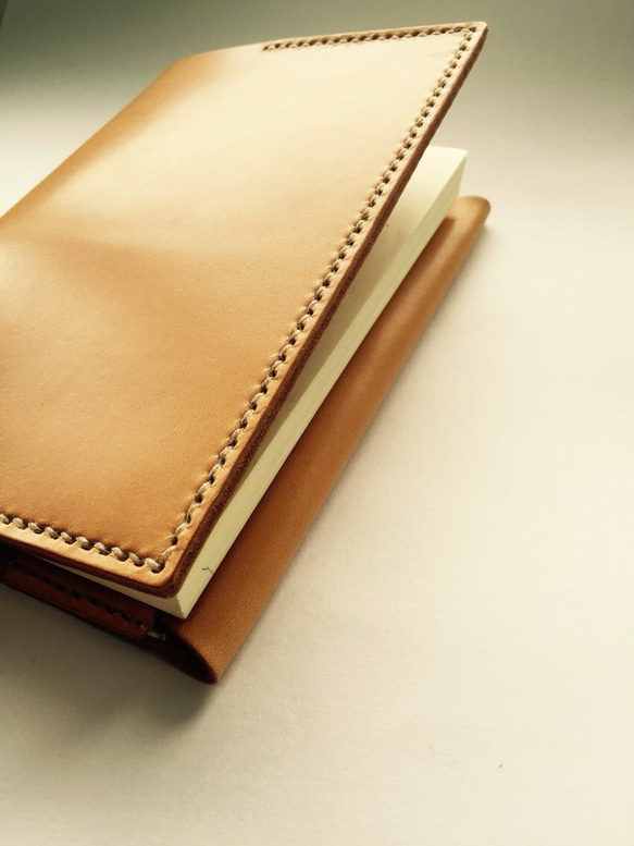 しっかりとした革の文庫本カバー sweet ブックカバー かなぶん工房 通販｜Creema(クリーマ) 1931019