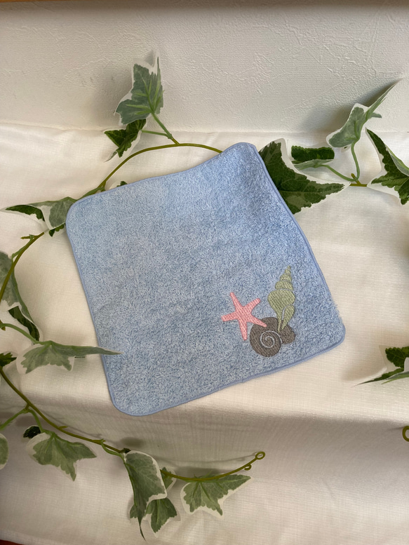 オリジナル刺繍のハンカチタオル〈シェル/スカイブルー〉 ハンカチ・手ぬぐい Lima Lima〜海辺の手しごと 通販 12630821 ...