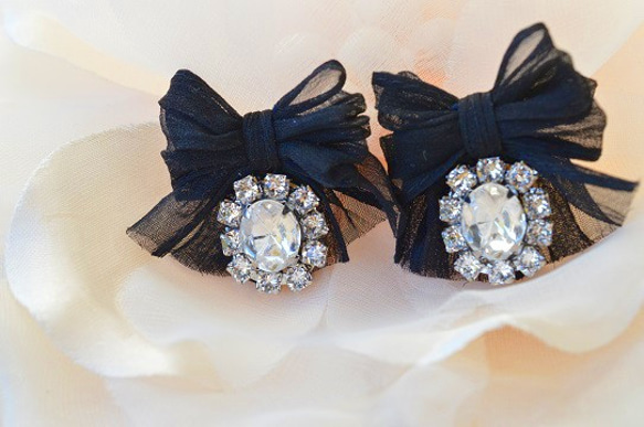 ブラックリボンのビジュー（ピアス/イヤリング） イヤリング・ノンホールピアス EriKa_ToKyo 通販｜Creema(クリーマ) 1548315
