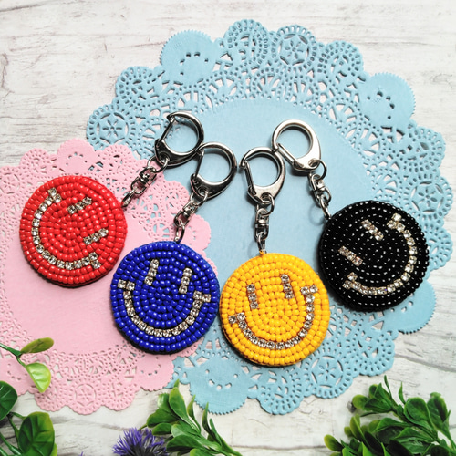 ビーズ刺繍キーホルダー ビジューでゴージャスなニコちゃん ビーズ刺繍キーホルダー ビジューでゴージャスなニコちゃん