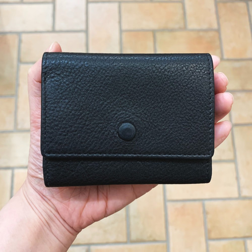 牛革】ブラックボタン3つ折り財布〈BLACK〉 本革 レザー 牛革】ブラックボタン3つ折り財布〈BLACK〉 本革 レザー