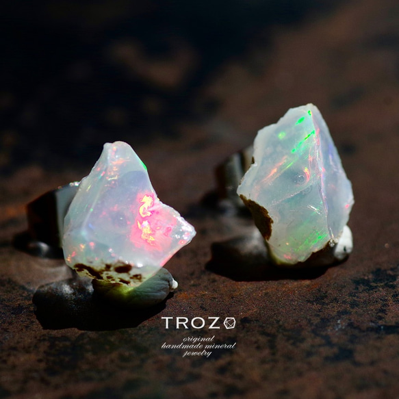 オパール 鉱物原石 サージカルステンレス ピアス 【一点もの Silent Crystal Collection】 ピアス（スタッド・一粒 ...