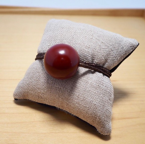 漆赤ヘアゴム「ヒトツブ赤」 ヘアゴム 越久米作 コシノクメサク 通販｜Creema(クリーマ)