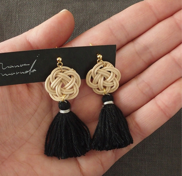 籐のタッセル【ピアス】ブラック ピアス（その他） maruoka nanae 通販 9123545｜Creema(クリーマ)