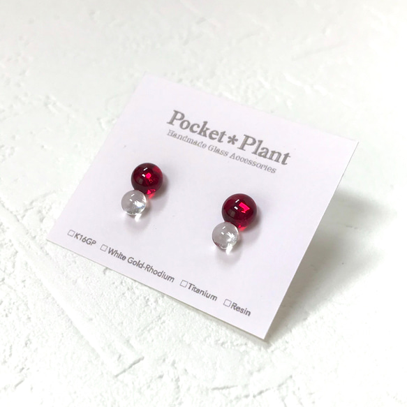 【再販・受注制作】ガラスの2粒ピアス＊レッド&クリア チタンポスト ピアス（スタッド・一粒） Pocket Plant 通販 10205737 ...