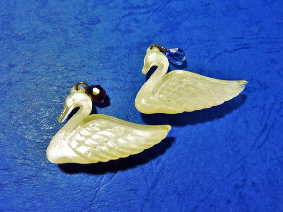 Swan tears brooch ブローチ PUKONNU! 通販 806412｜Creema(クリーマ)