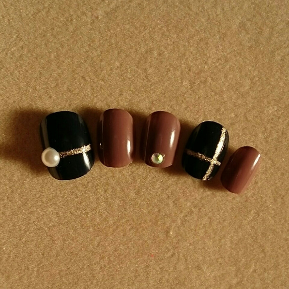 シンプルクロスライン、ネイビー×グレージュのパールネイル(M) ネイルチップ（つけ爪） yuki♡i 通販 1818138｜Creema(クリーマ)