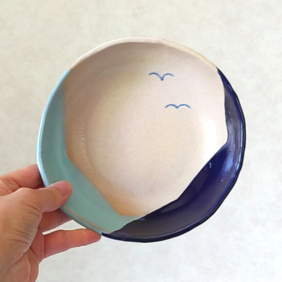 陶のシンプル爽やか深皿【2021 summer ～海とカモメ～】 中皿 陶芸幸房 ふたつの虹 通販｜Creema(クリーマ)