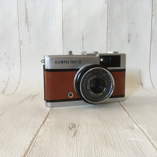 完動品】レトロなフィルムカメラ オリンパスTRIP35 茶色の 完動品】レトロなフィルムカメラ オリンパスTRIP35 茶色の