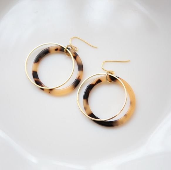 ダブルリング（メタル×ブラウンマーブル）♡ピアス・イヤリング♪【K18・K14GF/14kgf対応】 ピアス（フック・チェーン） PuaLANI プアラニ pualani 通販｜Creema ...