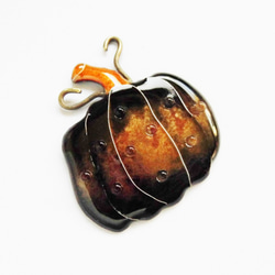 七宝焼き Midnight pumpkin（ブローチ/帯留め） ブローチ さとうゆうき 通販｜Creema(クリーマ) 12724245