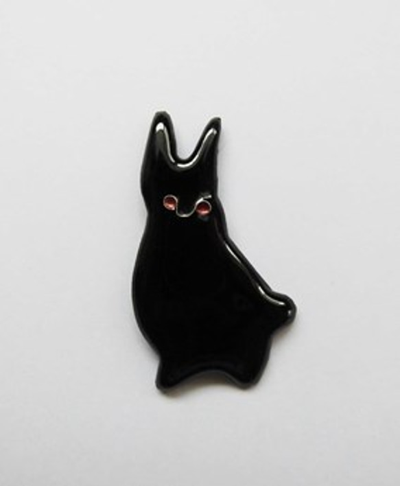 "Midnight rabbit"brooch pin.【一点もの】 ブローチ さとうゆうき 通販 5372544｜Creema(クリーマ)