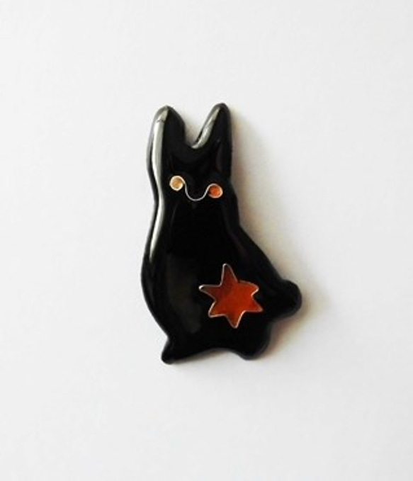 "Midnight rabbit"brooch pin.(star)【一点もの】 ブローチ さとうゆうき 通販｜Creema(クリーマ)