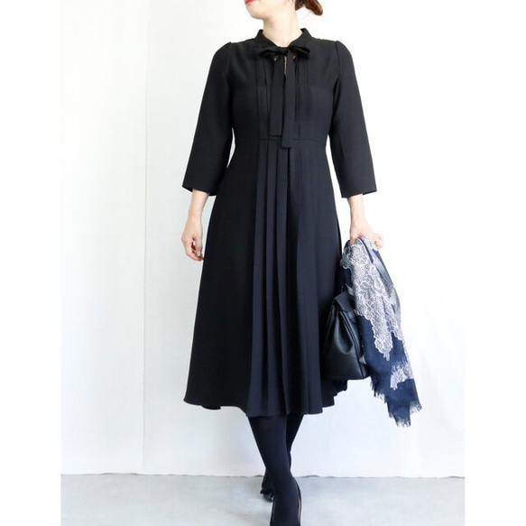 SALE 通年着用できるジョーゼット素材 ボウタイリボンプリーツフレアワンピース 黒【M】卒業式KMC-1 418087 ワンピース keep ...