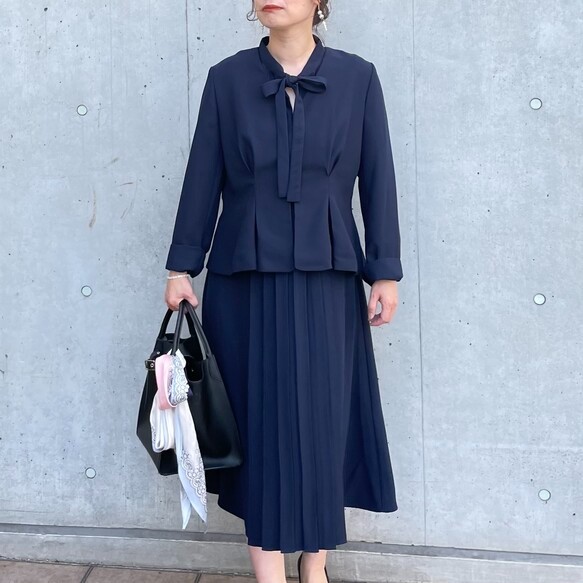 SALE 通年着用できるジョーゼット素材 ボウタイリボンプリーツフレアワンピース 黒【M】卒業式KMC-1 418087 ワンピース keep ...