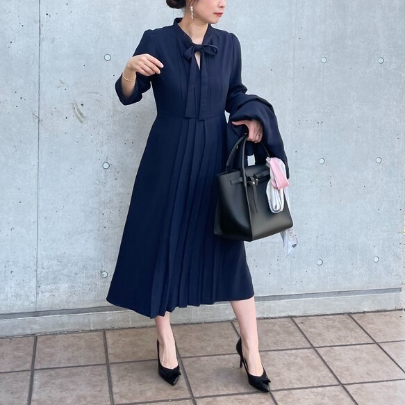 SALE 通年着用できるジョーゼット素材 ボウタイリボンプリーツフレアワンピース 黒【L】卒業式KMC-1 311008 ワンピース keep ...