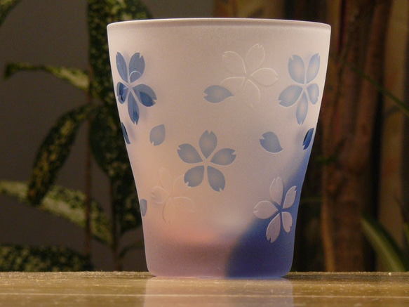 桜フリーグラス（A）ブルー×ピンク （1個） グラス すみれ工房 通販 5344905｜Creema(クリーマ)