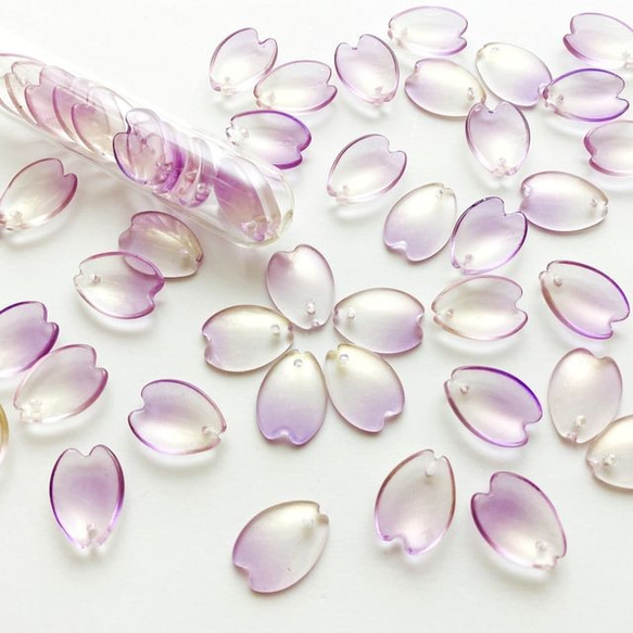 B24ガラスビーズ フラワー 15個 花びら桜 クリアパープル＆コールド 花ピアスパーツ ビーズ Rinn素材屋 通販｜Creema(クリーマ)