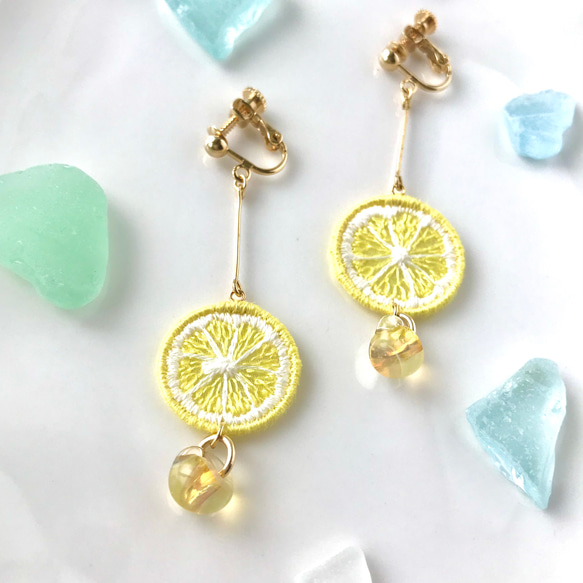 フレッシュレモン果汁の耳飾り イヤリング・ノンホールピアス yuragi 通販 12092346｜Creema(クリーマ)