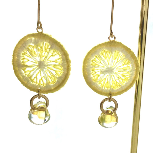フレッシュレモン果汁の耳飾り イヤリング・ノンホールピアス yuragi 通販 12092346｜Creema(クリーマ)