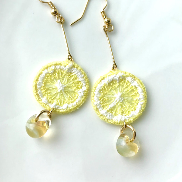 フレッシュレモン果汁の耳飾り イヤリング・ノンホールピアス yuragi 通販 12092346｜Creema(クリーマ)