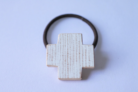 ブナの木で作ったクロスのヘアゴム 髪ゴム ヘアゴム 木とり舎 通販｜Creema(クリーマ) 12249916